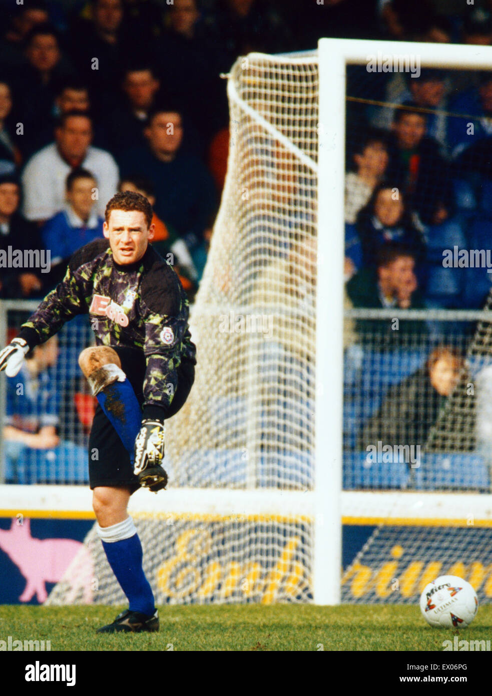 Cardiff stadium 1990s hi-res stock photography and images - Alamy