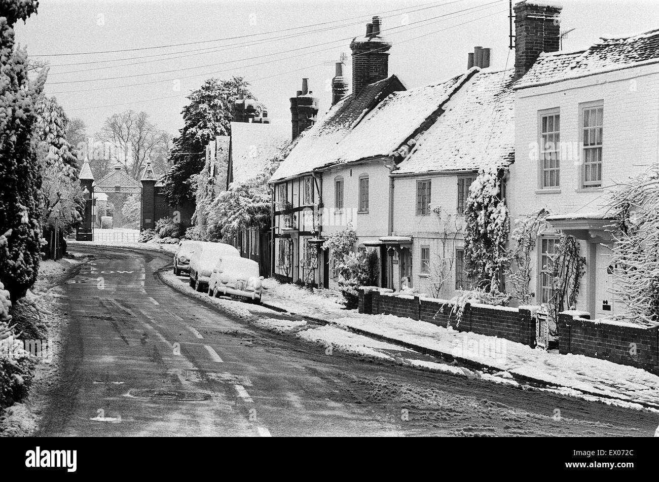 Snow scenes at Sonning, Berkshire. December 1981 Stock Photo - Alamy