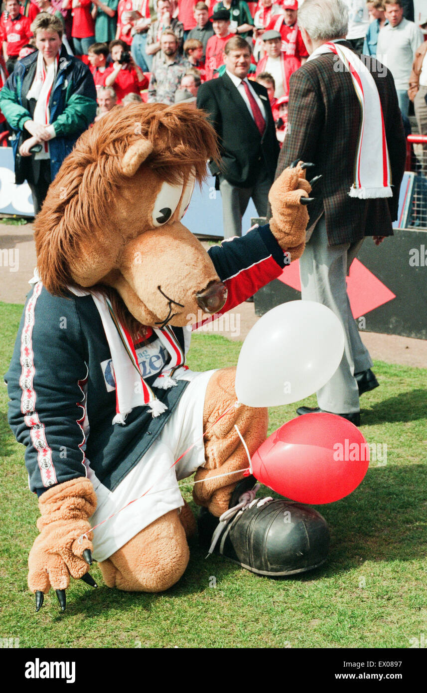 Luton town mascot hi-res stock photography and images - Alamy