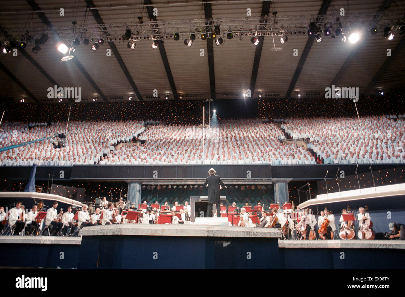 World music choir hi-res stock photography and images - Alamy
