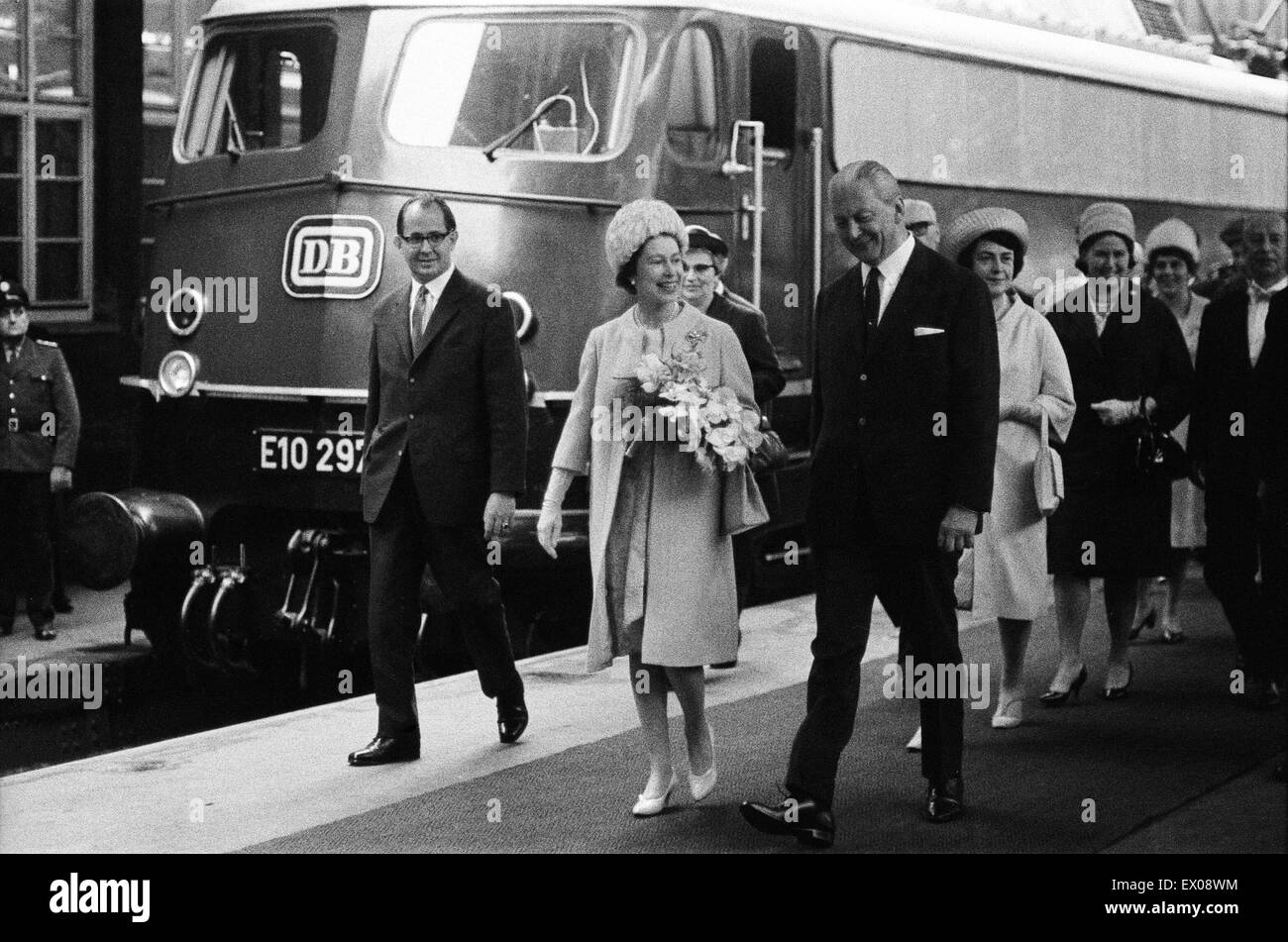 Queen elizabeth west germany 1965 hi-res stock photography and images ...