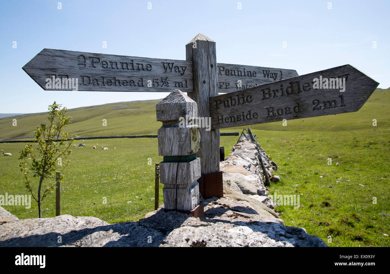 Pennine way path uk summer hi-res stock photography and images - Alamy