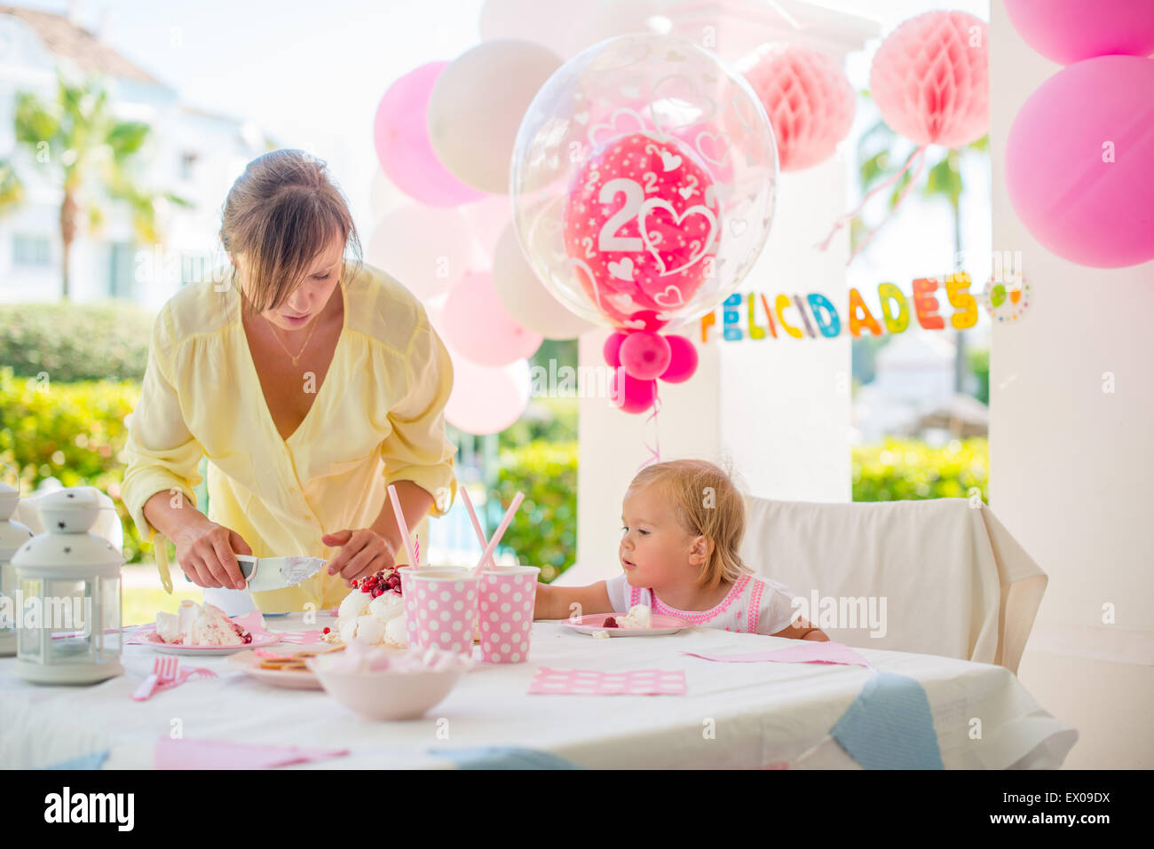 Outdoor birthday party hi-res stock photography and images - Alamy