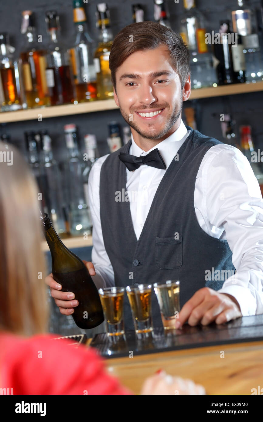 Bartender working nightclub pouring wine hi-res stock photography and ... Bartender working nightclub pouring wine hi-res stock photography and ...