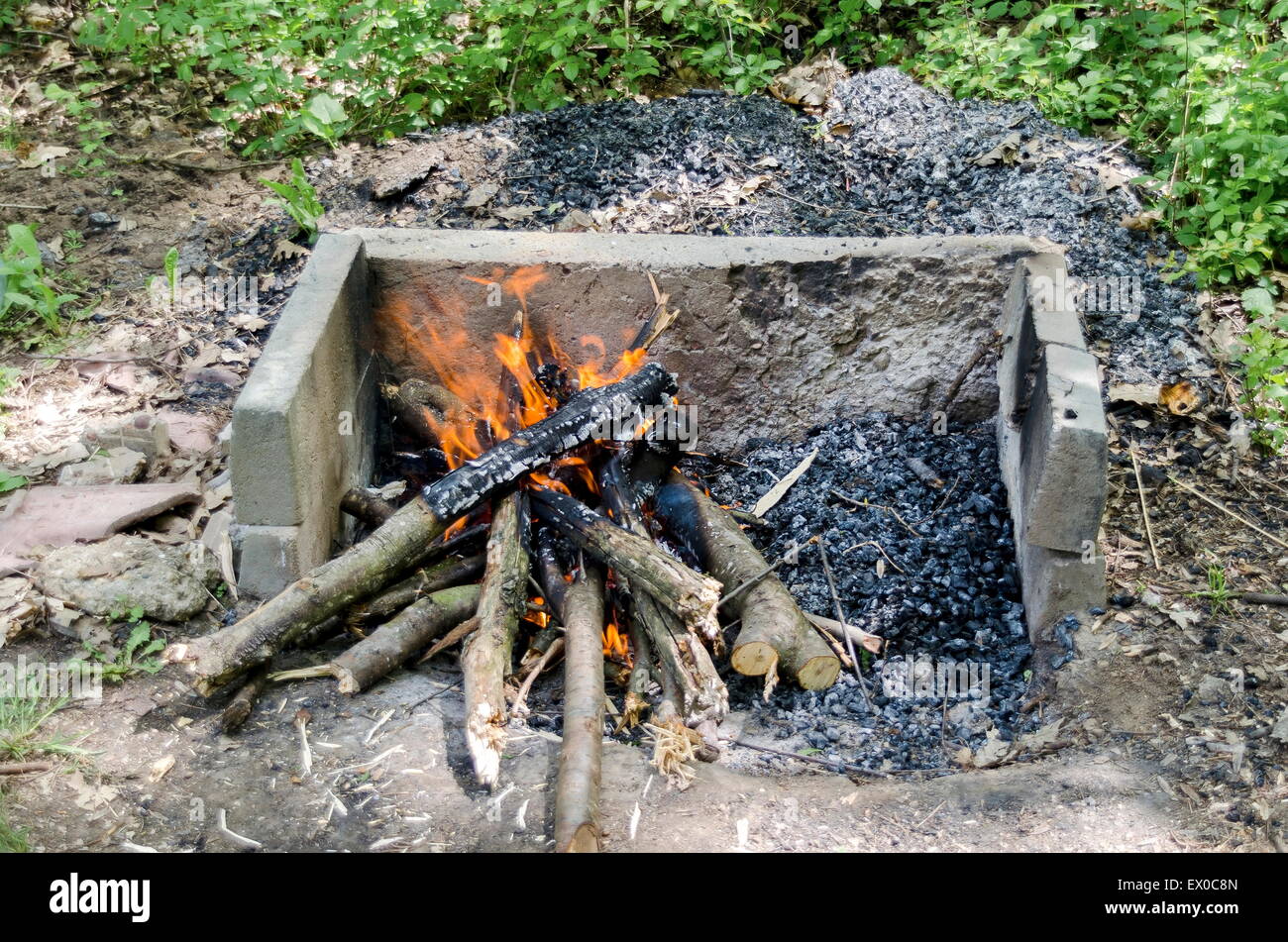 Glowing coal fire hi-res stock photography and images - Alamy