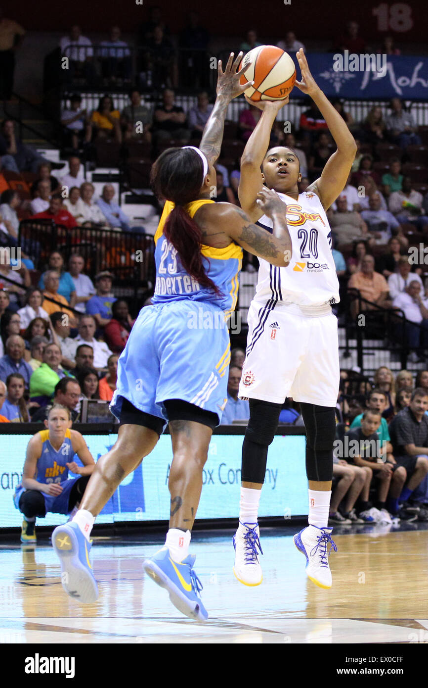 Uncasville, Connecticut, USA. 02nd July, 2015. Connecticut Sun guard ...