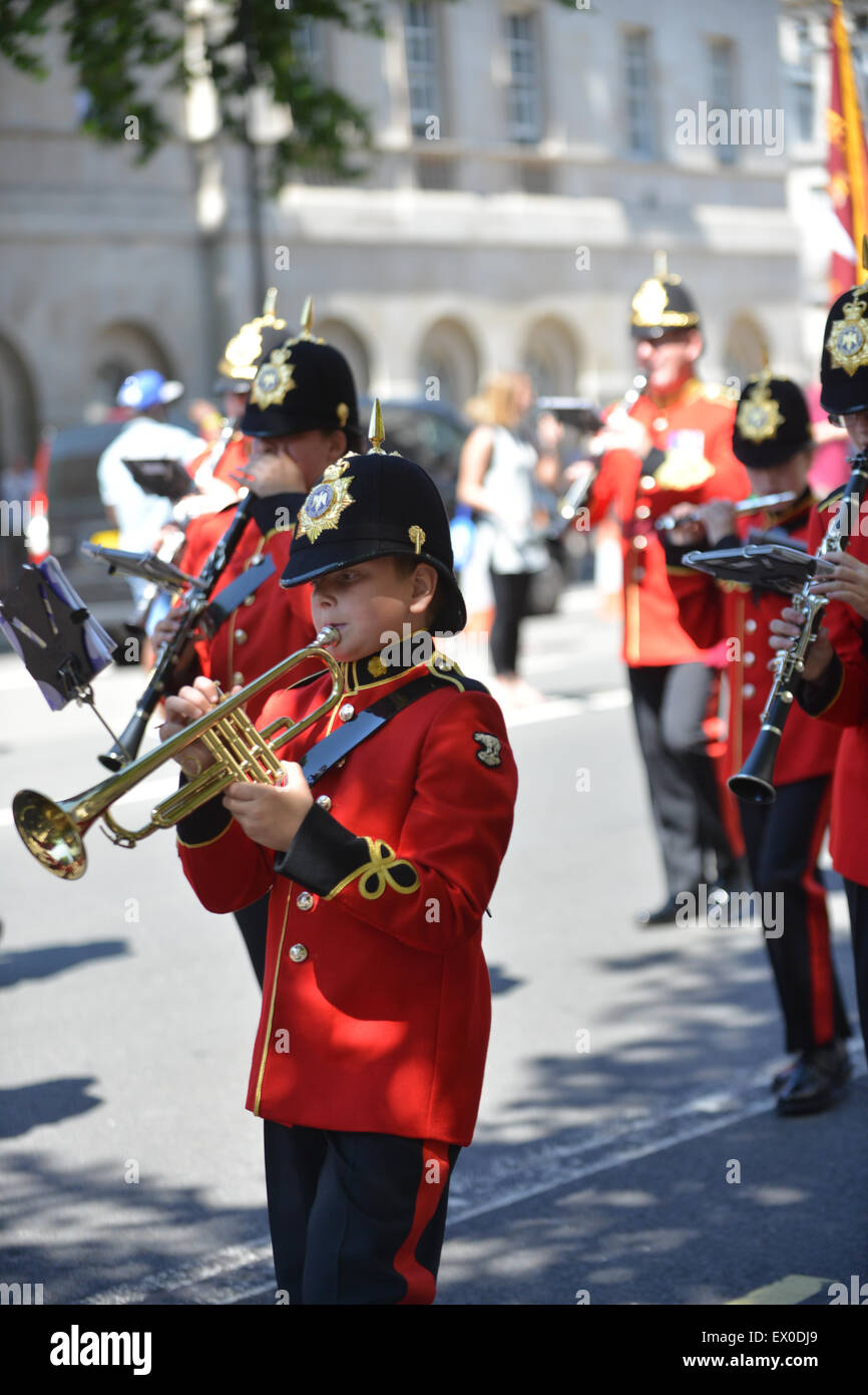 A march takes place on Whitehall to campaign to recognise Falklands ...