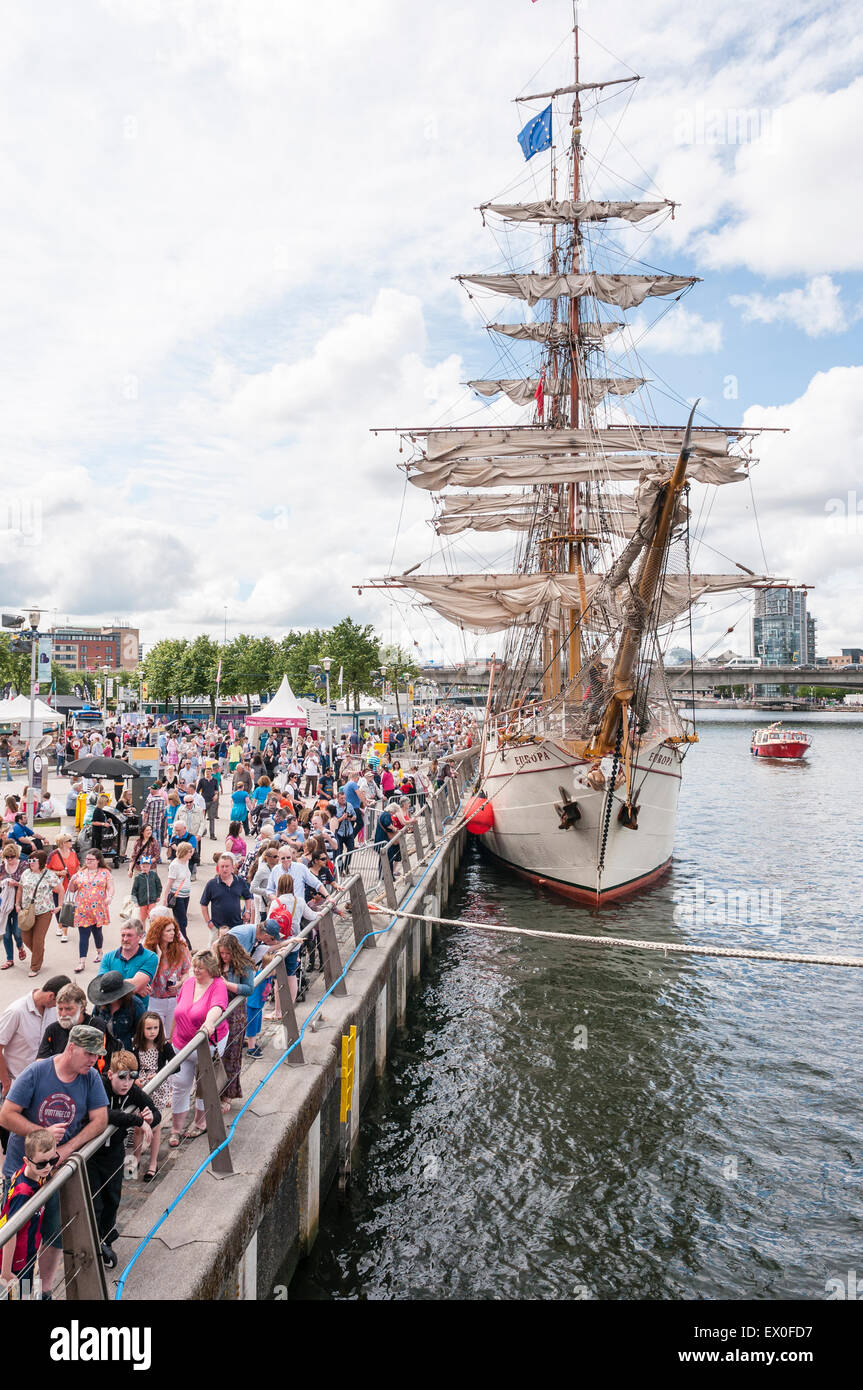 Cisne branco boat hi-res stock photography and images - Alamy