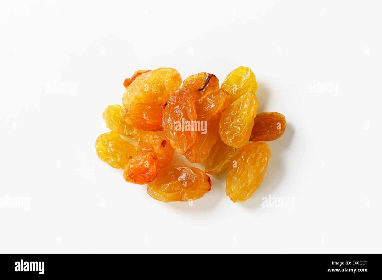 Studio shot of sultana raisins Stock Photo - Alamy