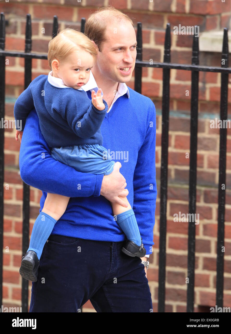 Prince William, Duke of Cambridge, arrives back at St Mary's hospital ...