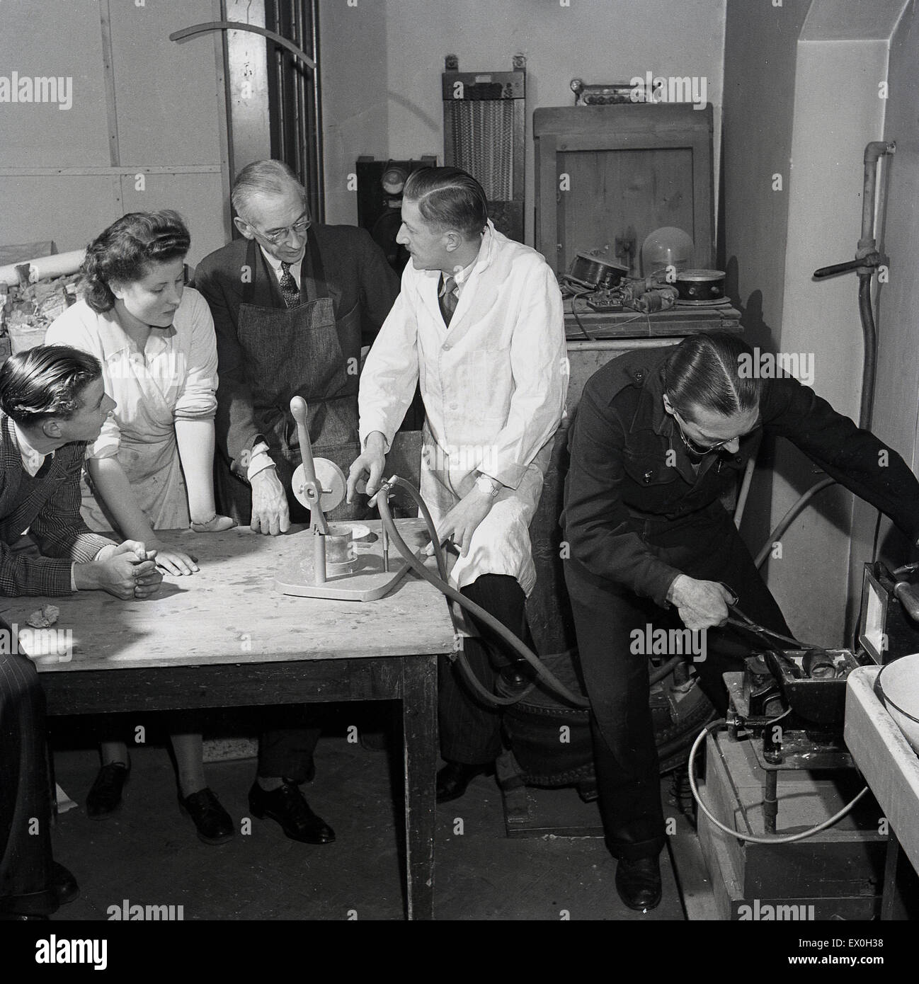 Engineering students 1950s hi-res stock photography and images - Alamy