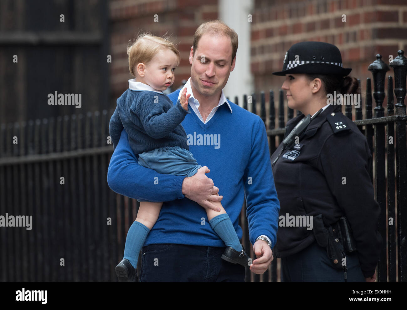 Prince William, Duke of Cambridge, arrives back at St Mary's hospital ...