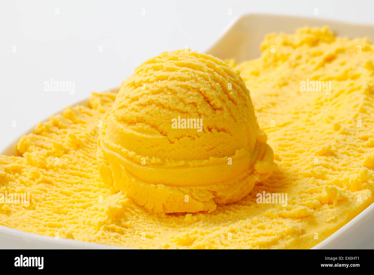 Scoop of yellow ice cream Stock Photo - Alamy