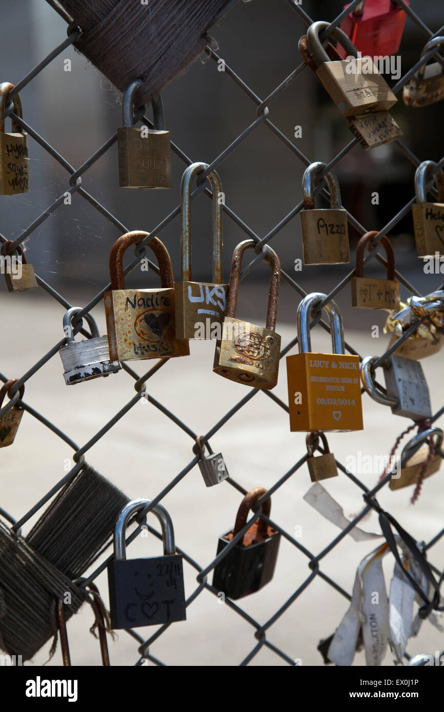 London love locks hi-res stock photography and images - Alamy