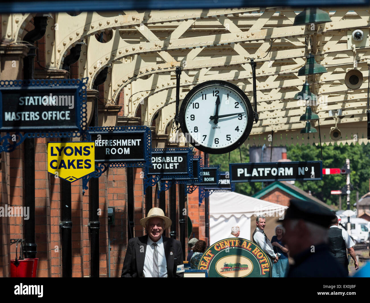 Railway Station Platform Clock at Helen Mckenzie blog