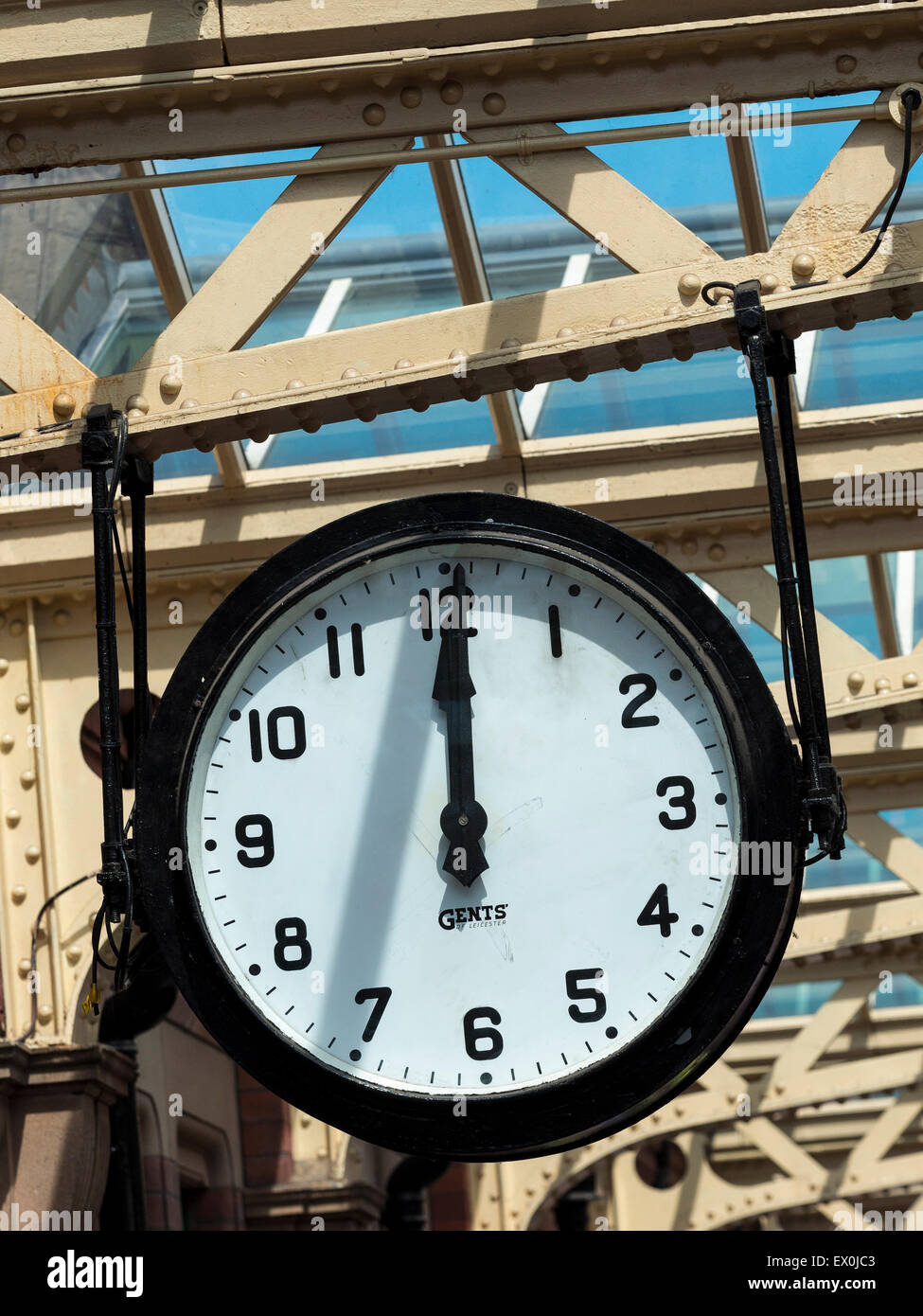 vintage station platform clock ,at the Great Central Railway ...