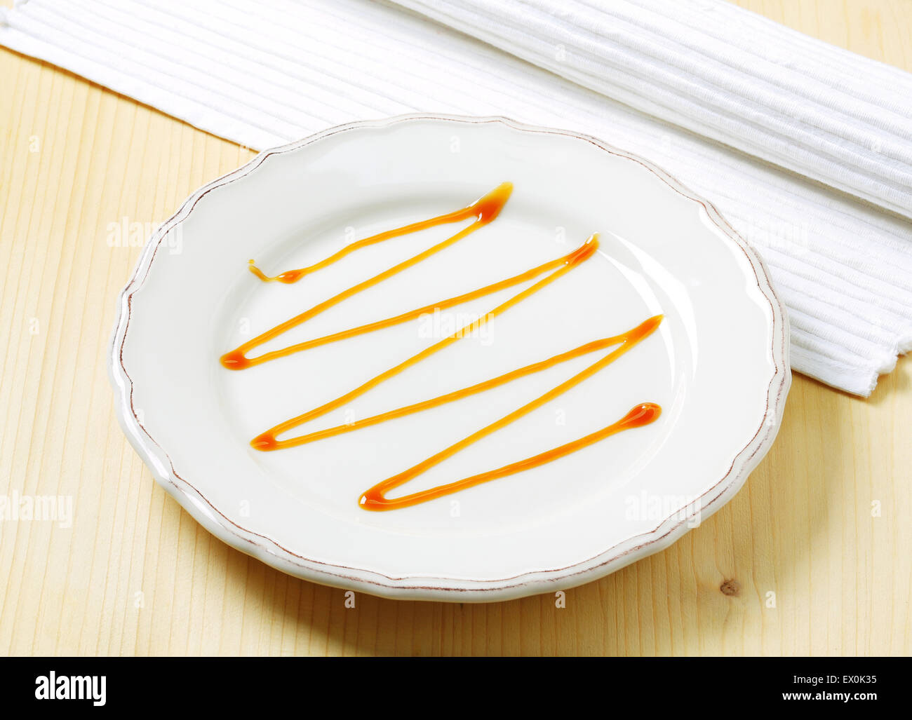 Caramel drizzle on a plate Stock Photo - Alamy