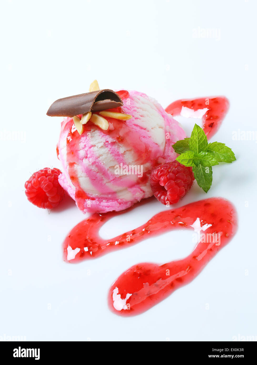 Scoop raspberry ice cream hi-res stock photography and images - Alamy