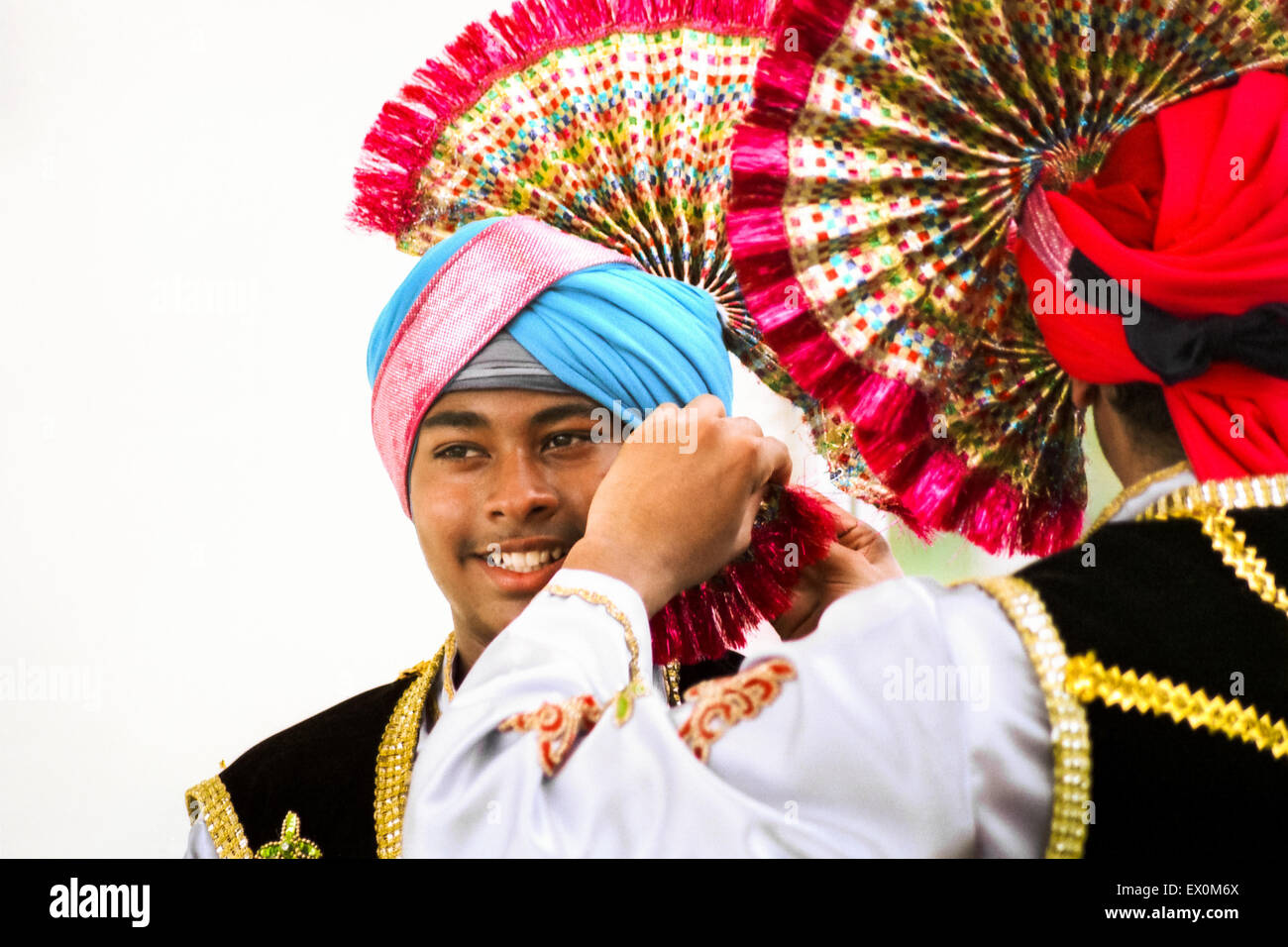 Two men wearing turbans hi-res stock photography and images - Alamy