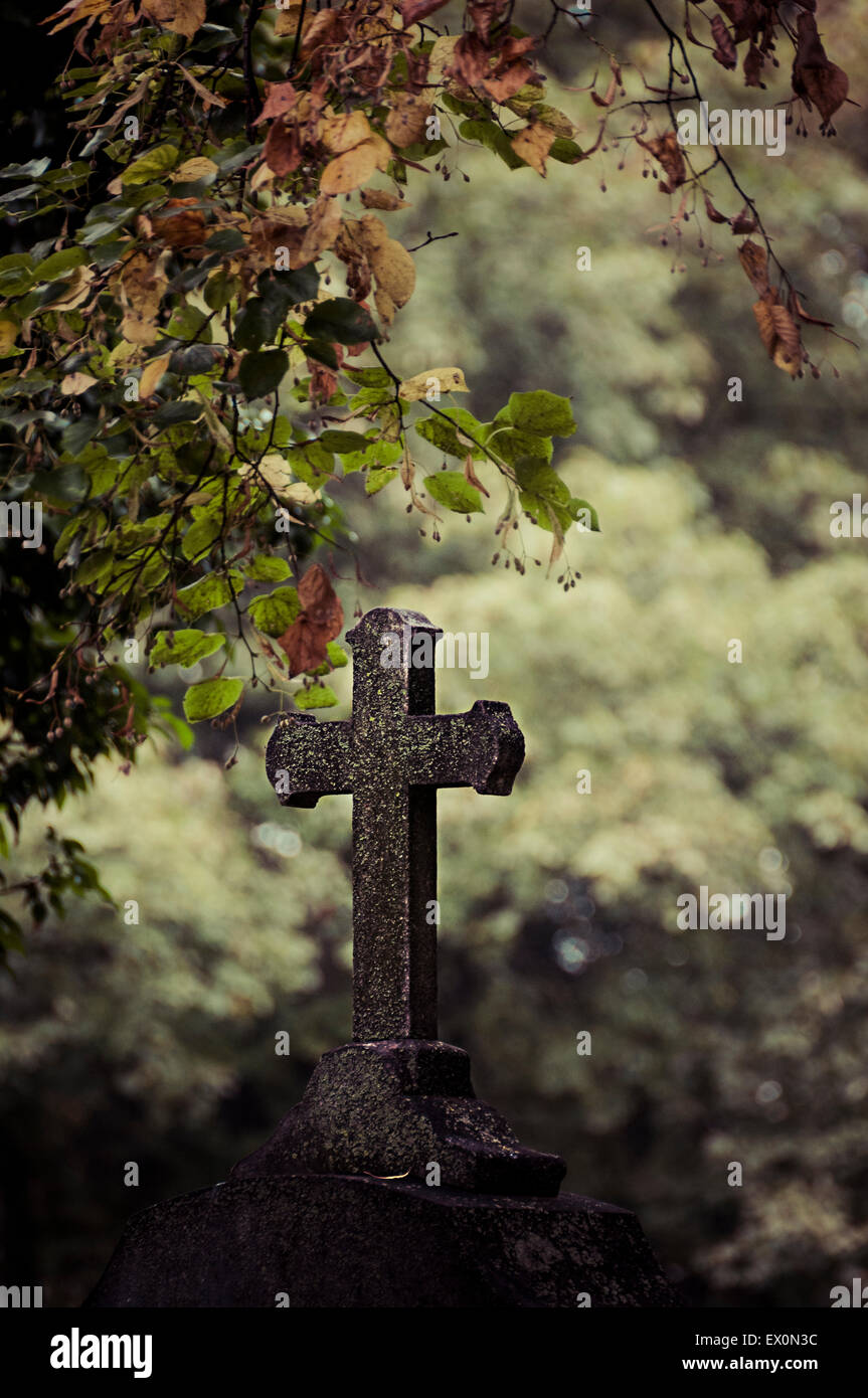 Shrouded dead person hi-res stock photography and images - Alamy