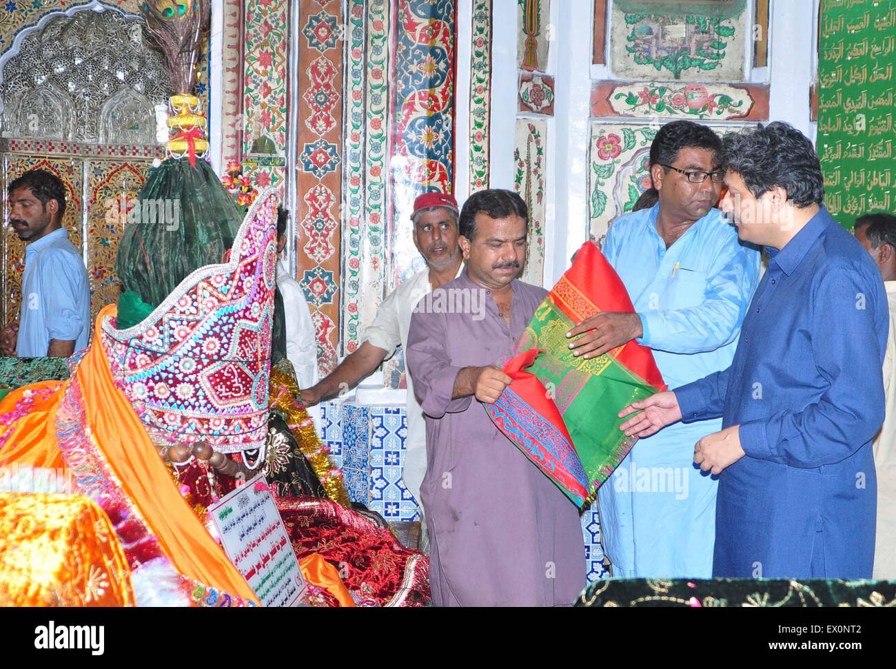 Devotees of Sufi Saint, Sachal Sarmast are placing sacred cloth over ...