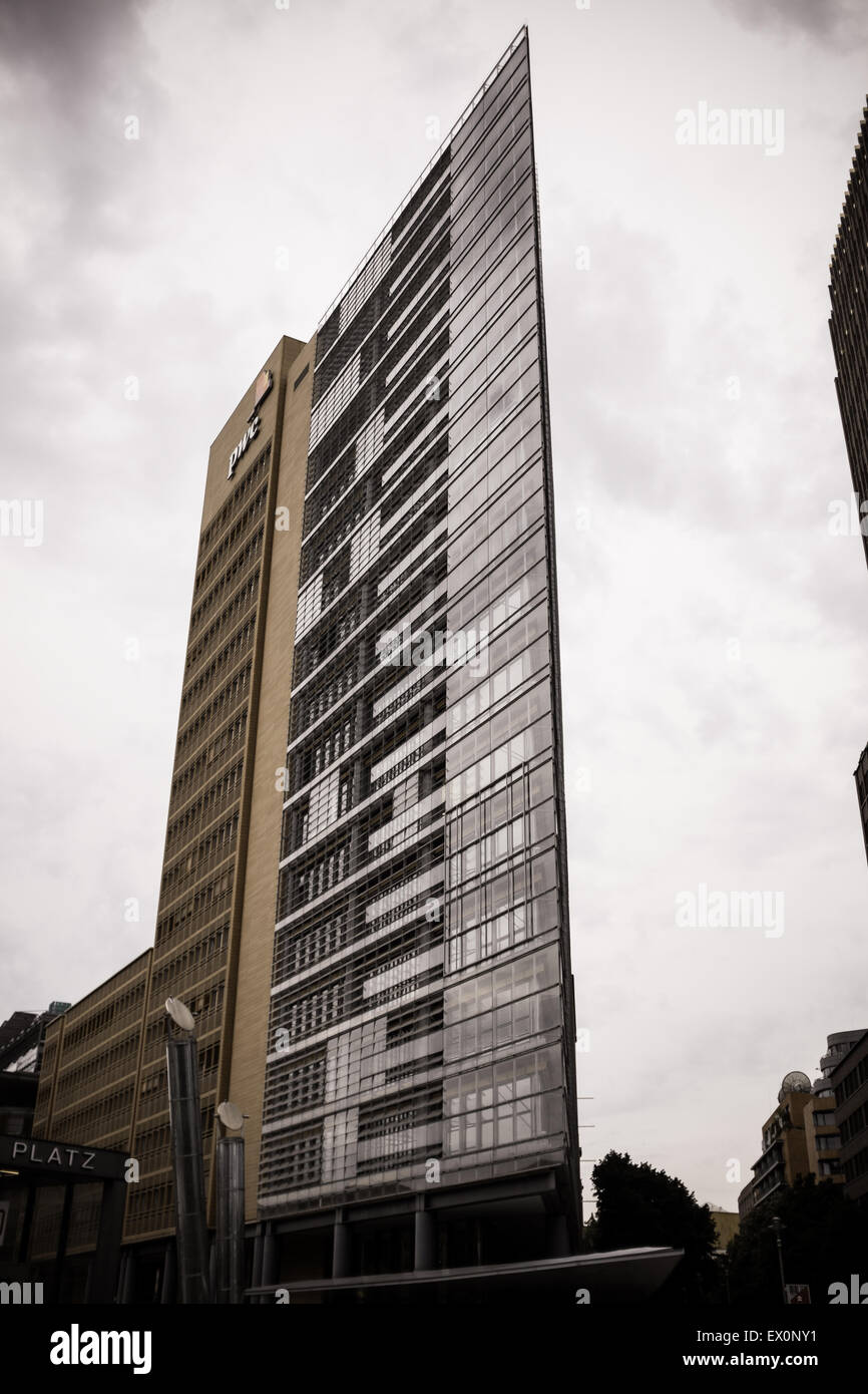 Pwc building hi-res stock photography and images - Alamy