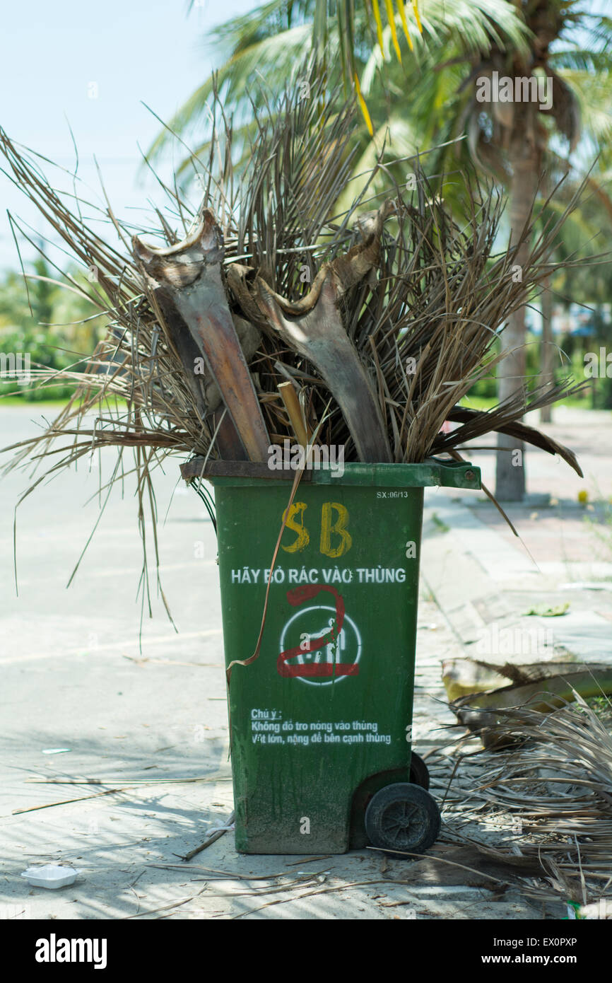 over packed garbage can Stock Photo - Alamy