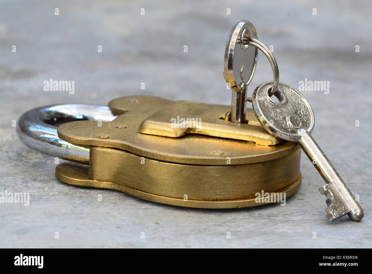 Old style lock and keys on a gray concrete background Stock Photo - Alamy