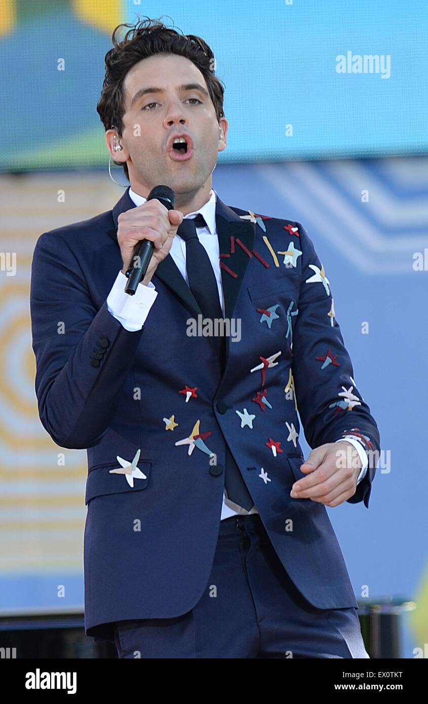 Mika in concert hi-res stock photography and images - Alamy