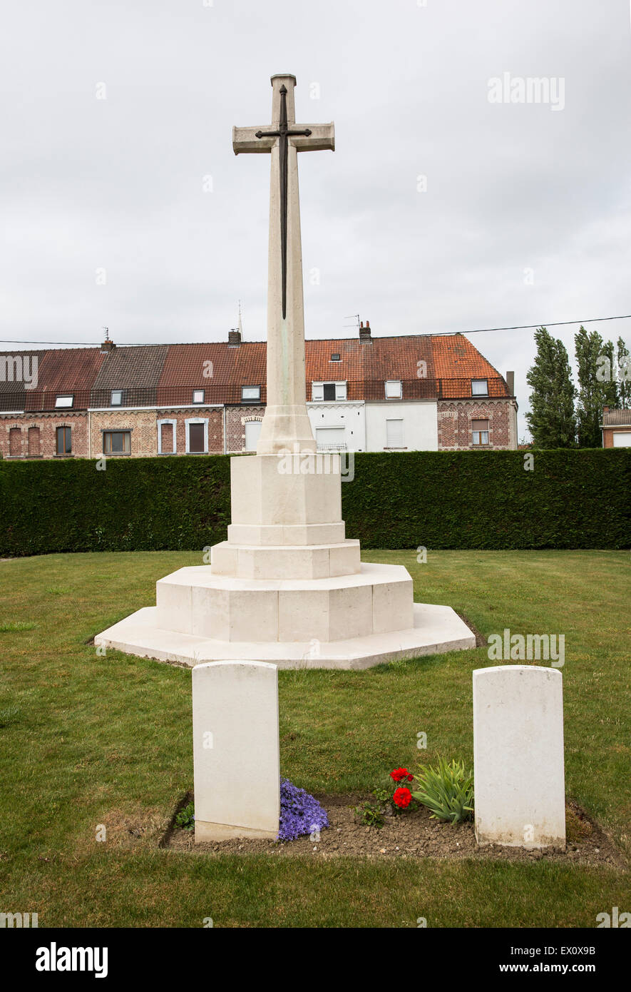 Cross of Sacrifice in Estaires Communal CWGC Cemetery of the Great War ...