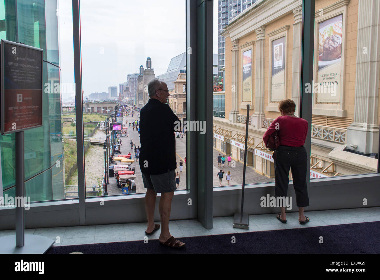 Atlantic City, NJ, USA, Tourists Looking at Window Inside, Caesar's ...