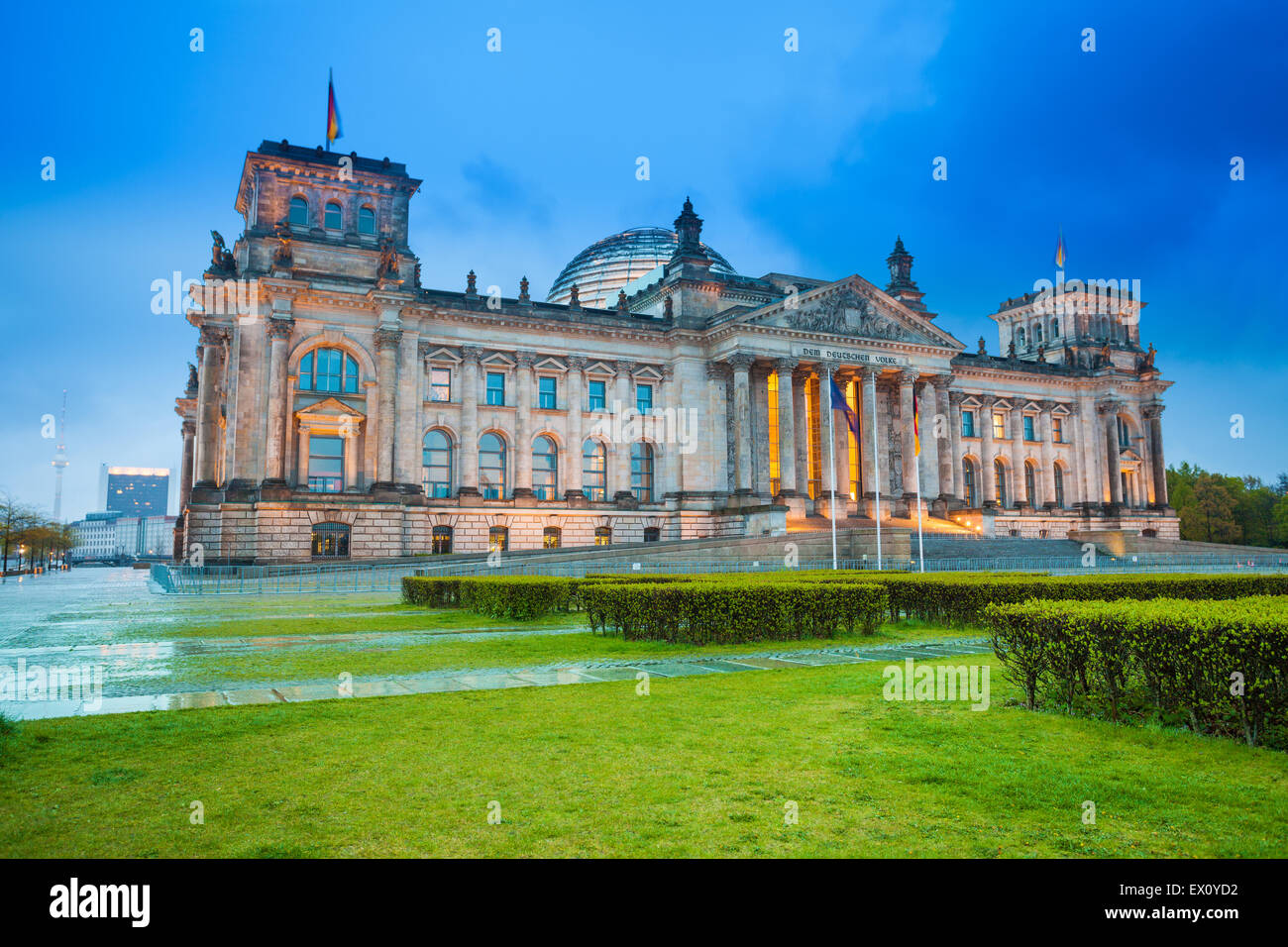 Night Reichstag view with fountain in Berlin Stock Photo - Alamy