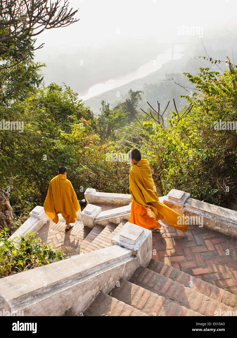 Monks walking outdoors hi-res stock photography and images - Alamy