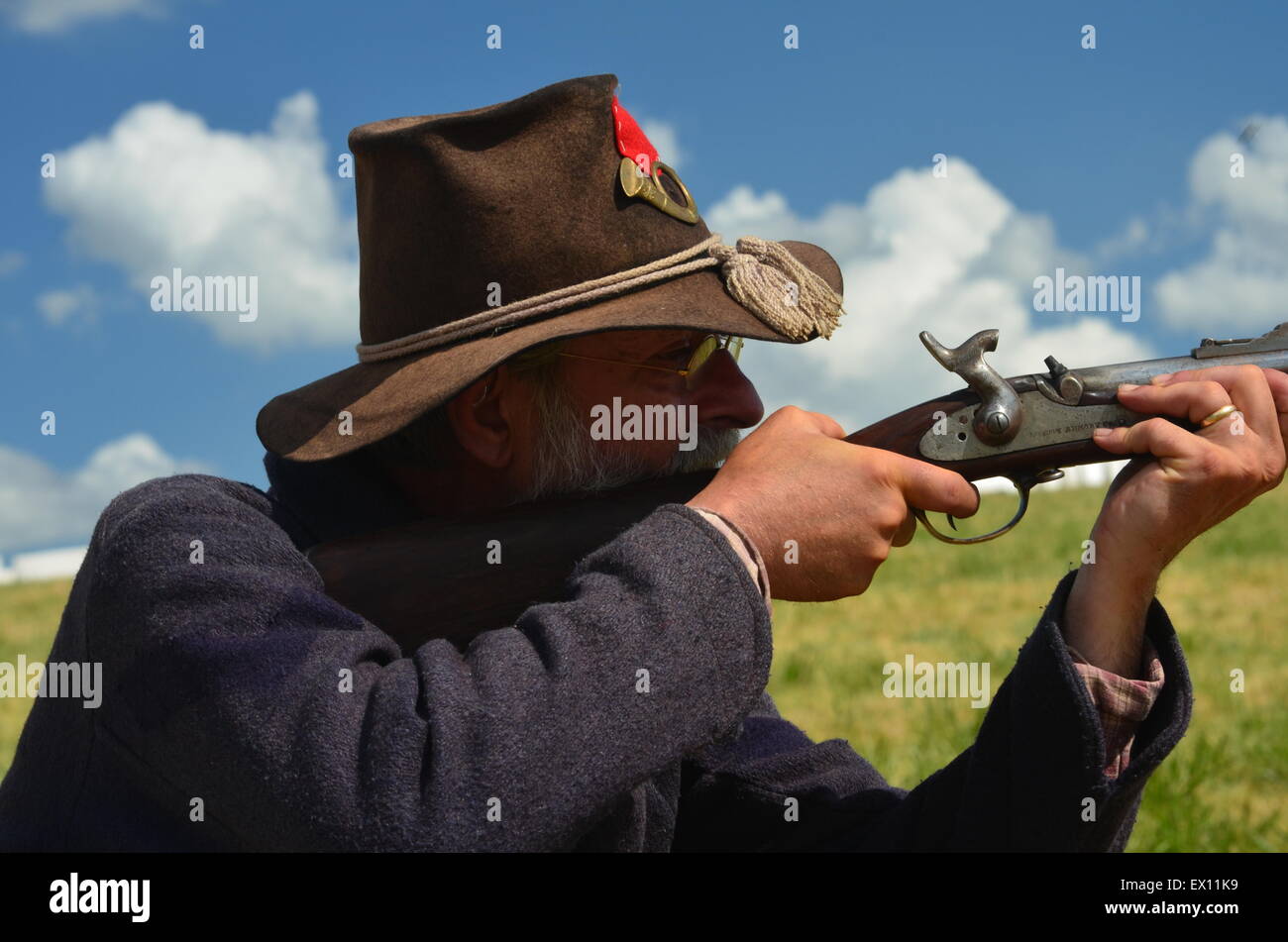 Union solider gettysburg rifle hi-res stock photography and images - Alamy