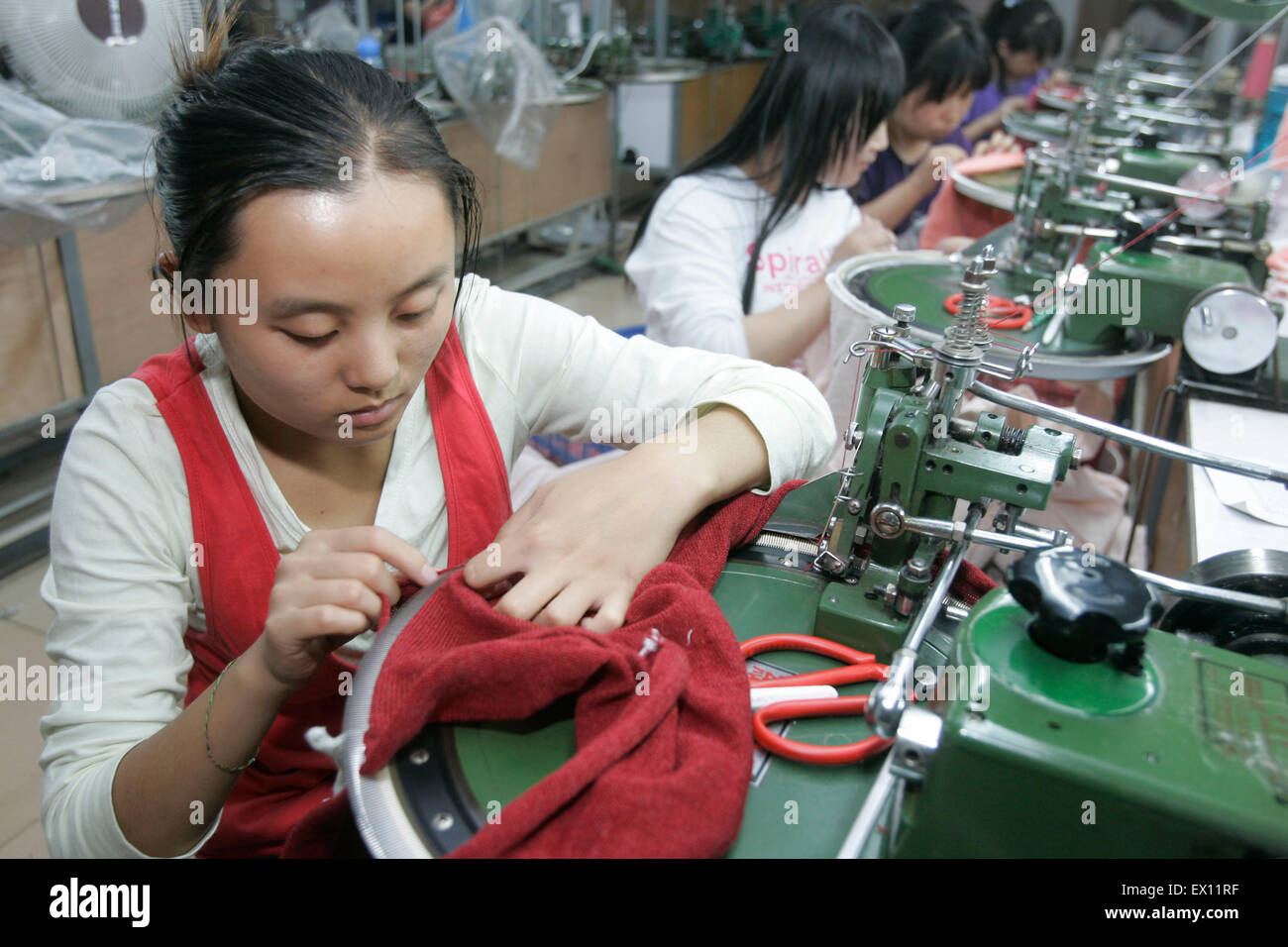 Sweaters workshop hi-res stock photography and images - Alamy