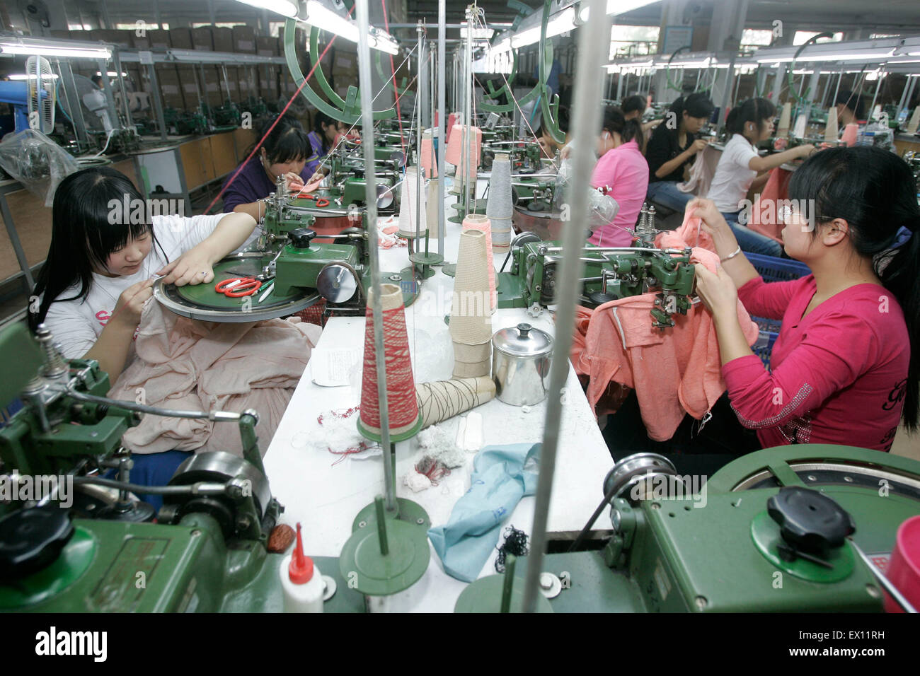 Sweaters workshop hi-res stock photography and images - Alamy