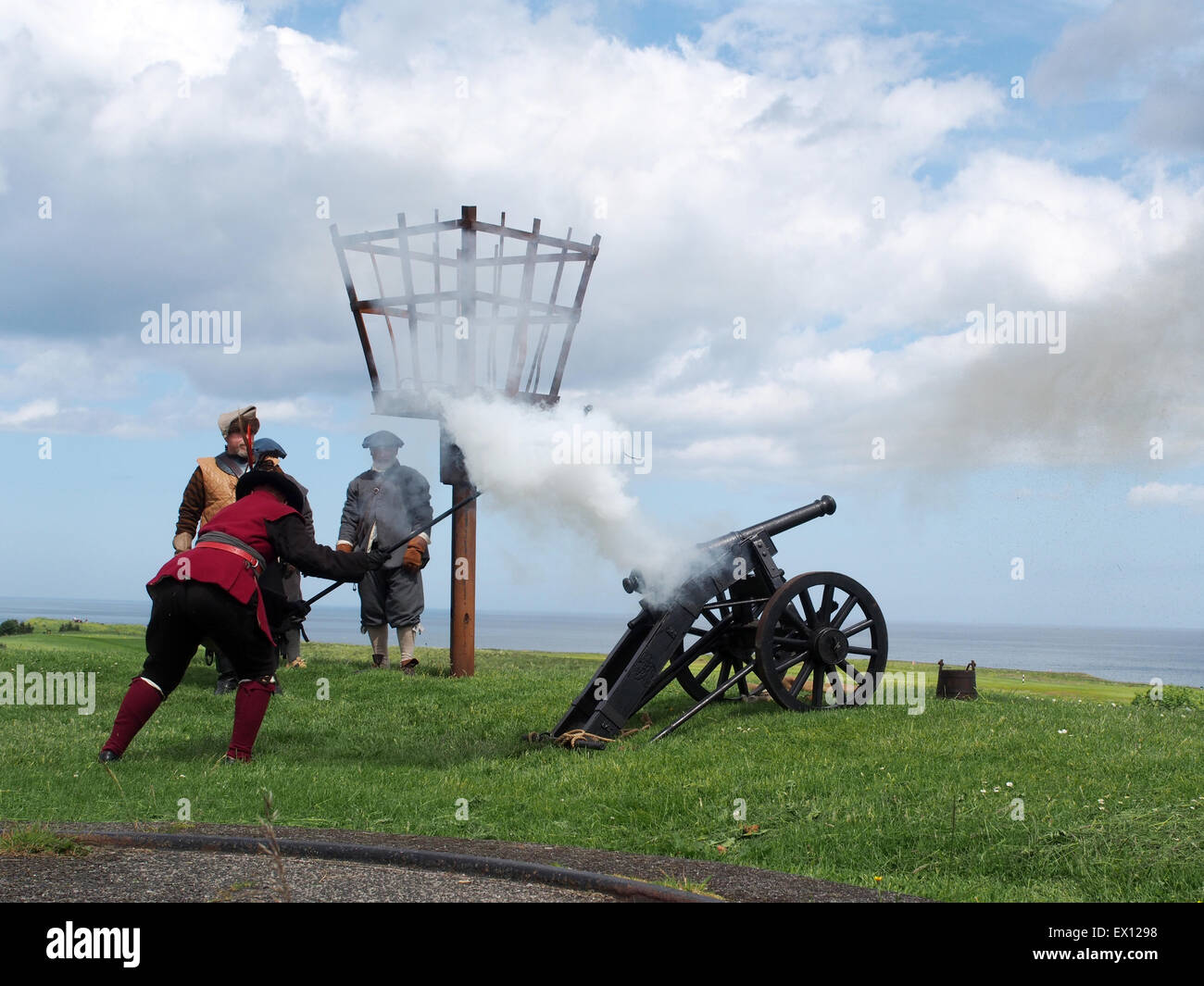 Firing of the cannon hi-res stock photography and images - Alamy