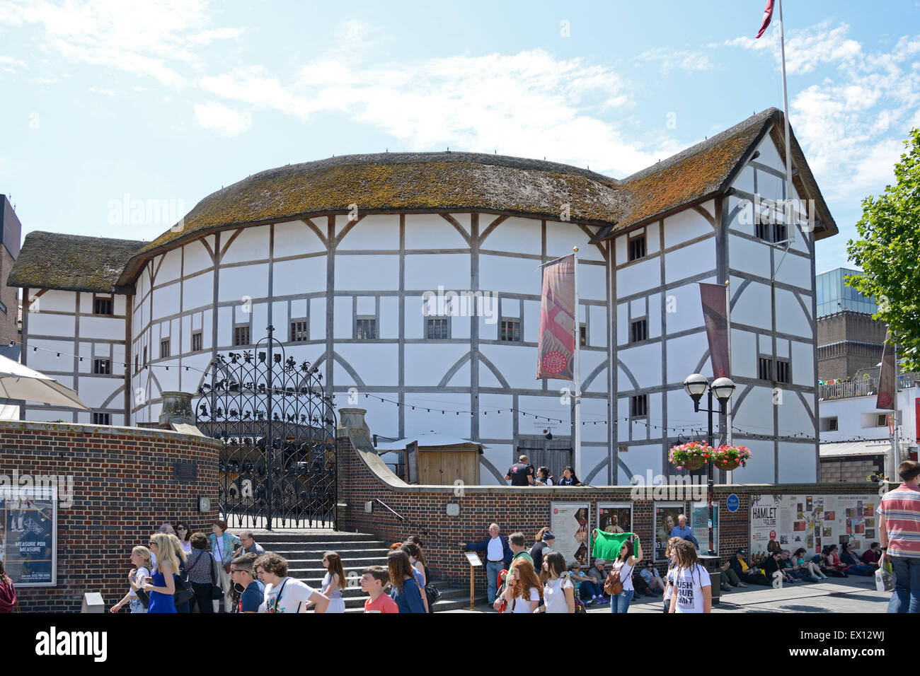 Globe theatre london hi-res stock photography and images - Alamy