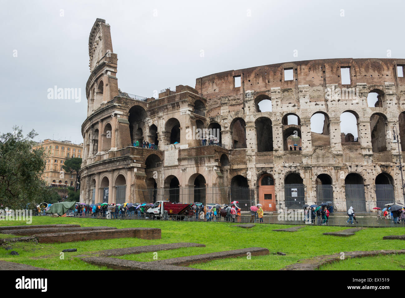Rome colosseum exterior hi-res stock photography and images - Alamy