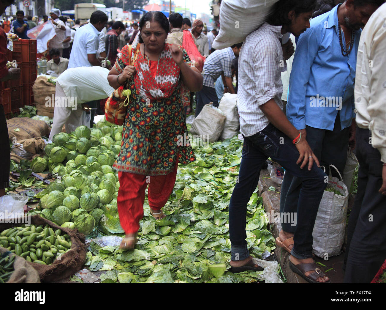 Shopping in india 2014 hi-res stock photography and images - Alamy