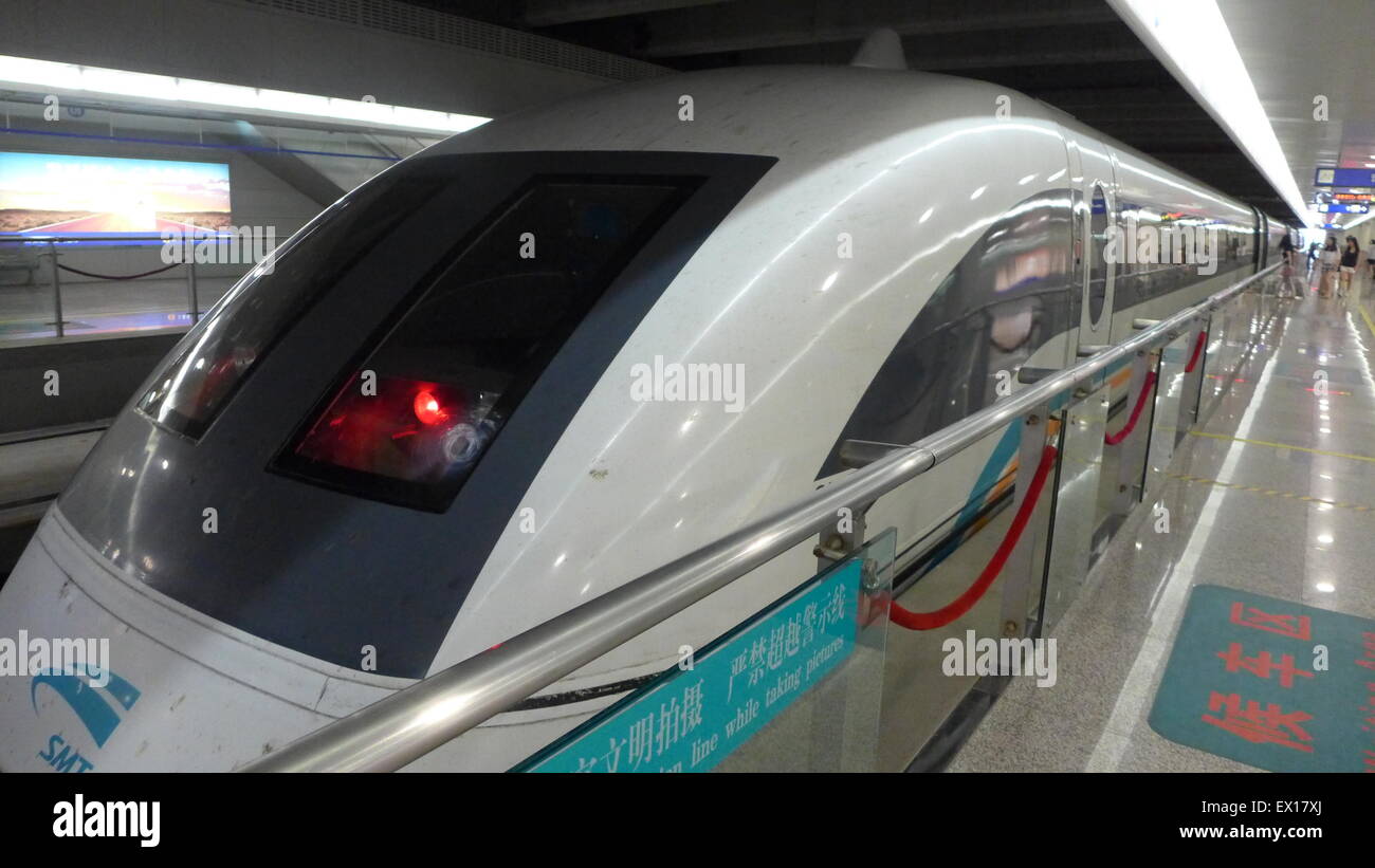 Magrail Train China Shanghai Stock Photo - Alamy