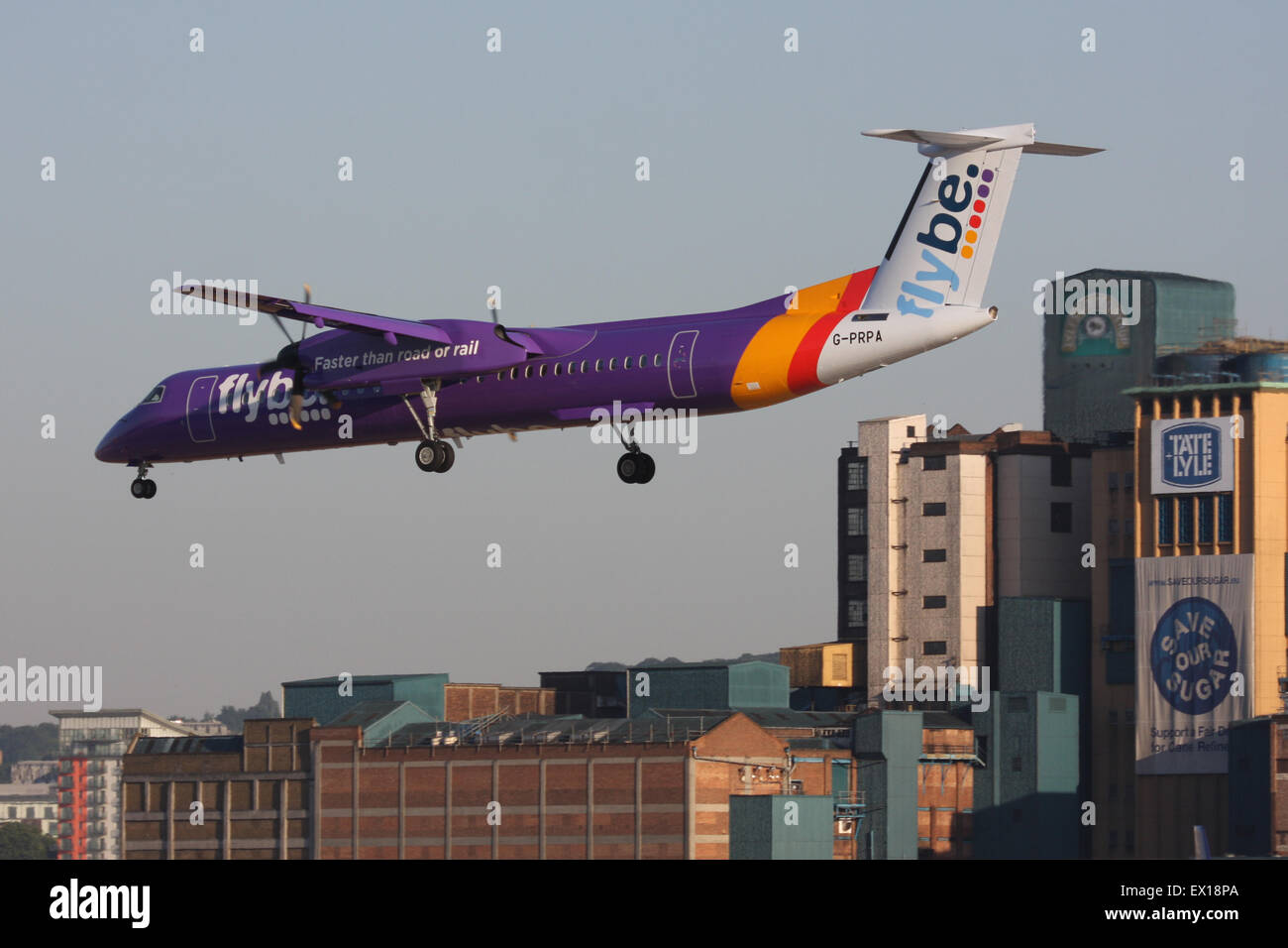 Flybe q400 hi-res stock photography and images - Alamy
