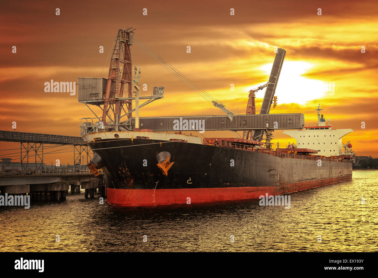 Loading ship conveyor hi-res stock photography and images - Alamy