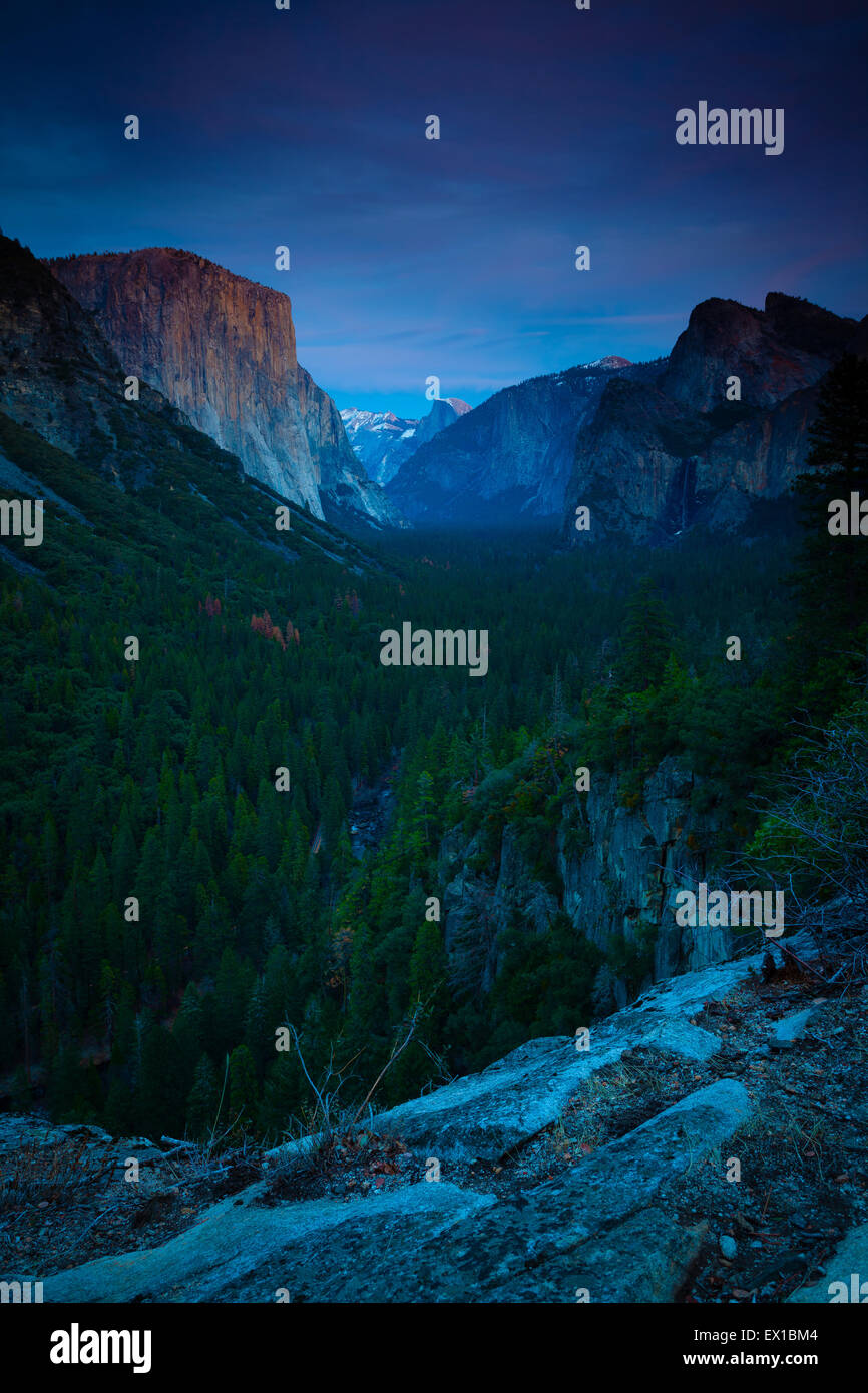Yosemite valley from inspiration point and tunnel view evening winter ...