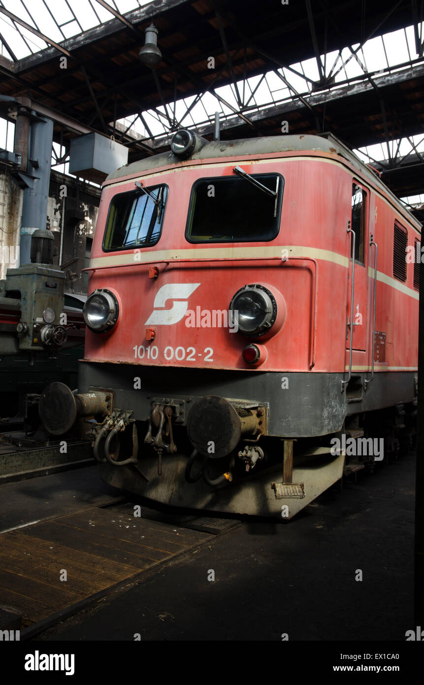 obb electric locomotive das heizhaus railway museum austria Stock Photo ...
