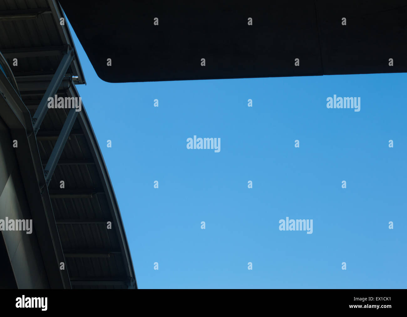 Glass roof with white beams hi-res stock photography and images - Alamy
