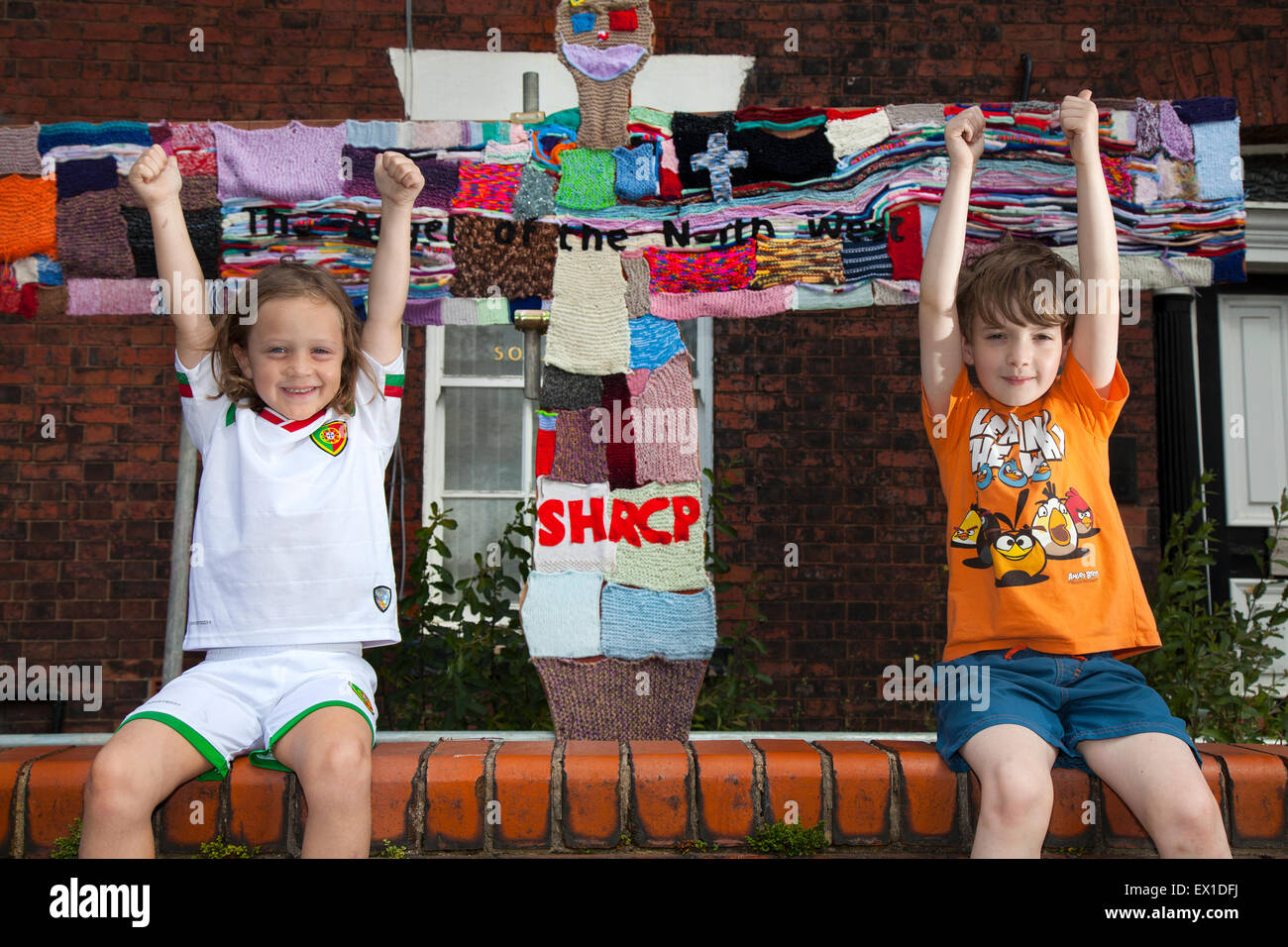 Yarn bombing knitted artwork hi-res stock photography and images - Alamy
