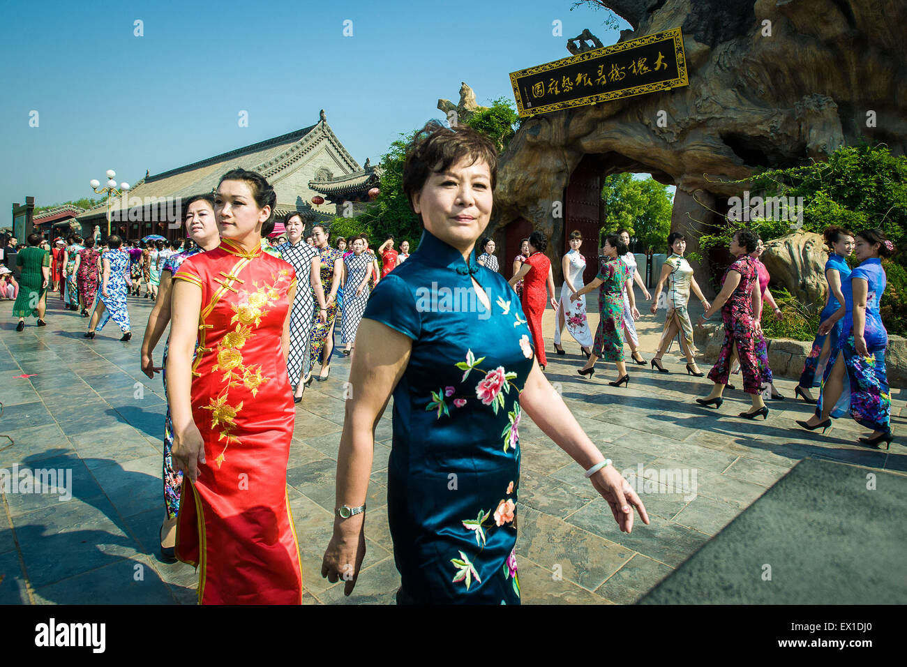 Linfen, China's Shanxi Province. 4th July, 2015. Models present cheong ...