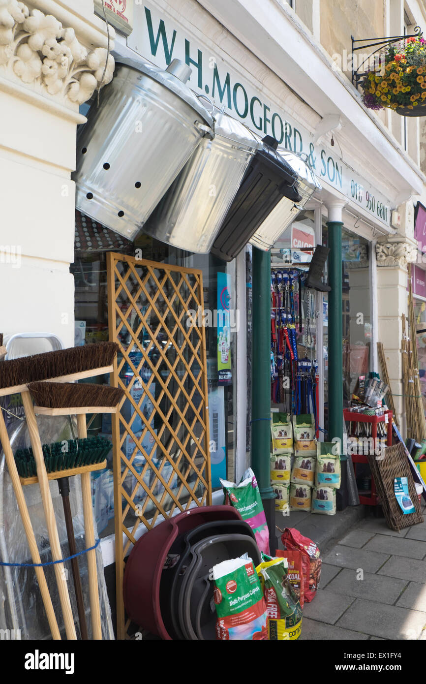 Hardware shop hi-res stock photography and images - Alamy