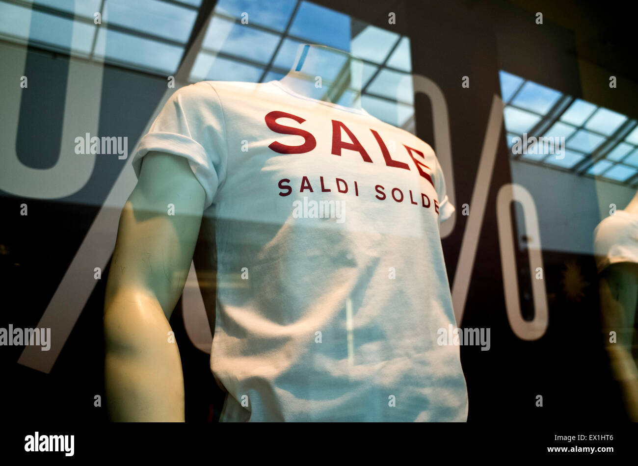 Dummy in window hi-res stock photography and images - Alamy